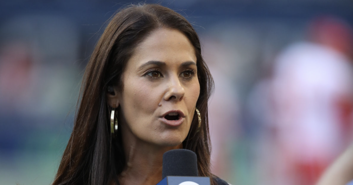 Tracy Wolfson Turns Heads With Swimsuit Photo At 49 - The Spun