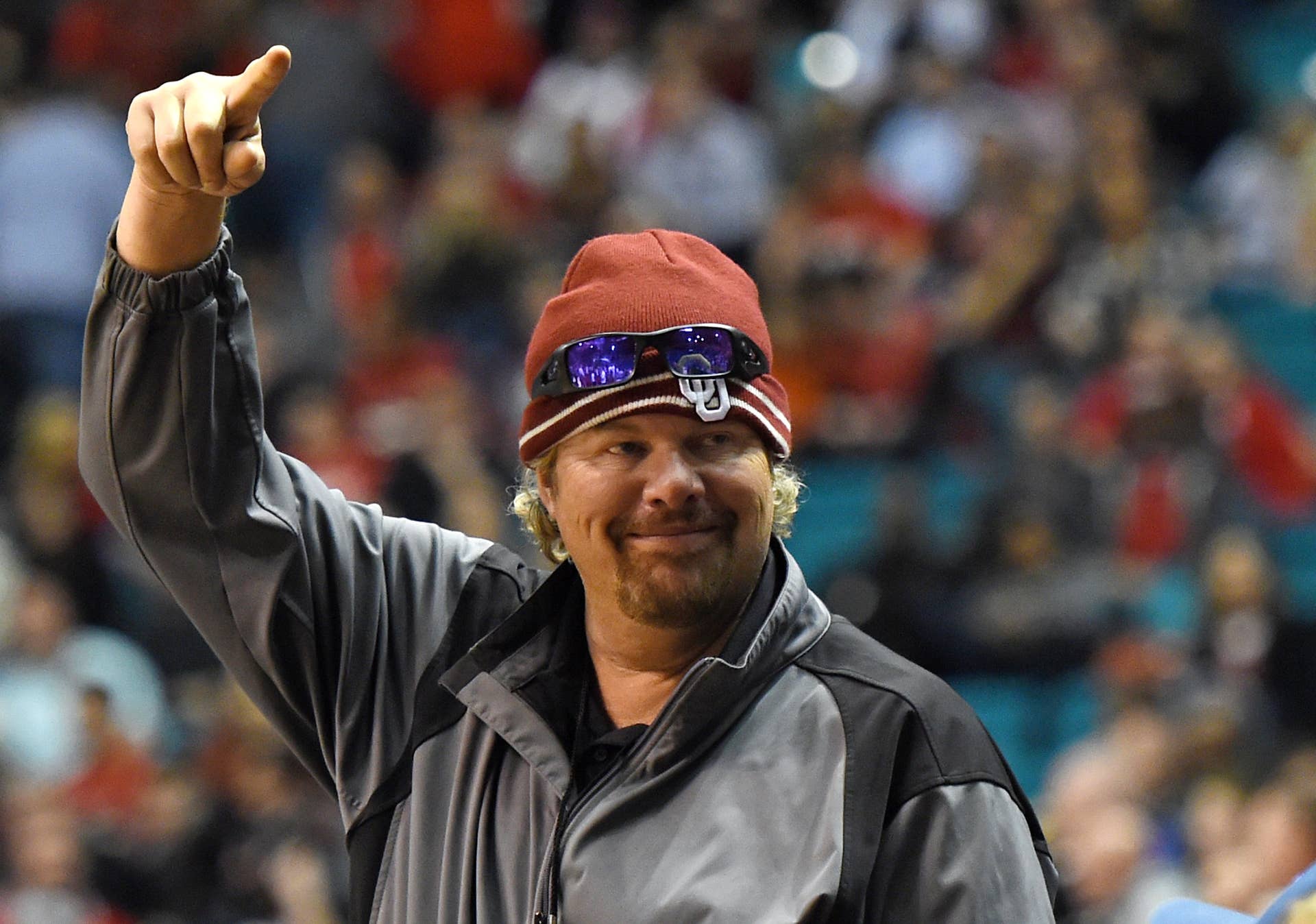 Oklahoma Paid Special Tribute To Toby Keith Tuesday Night - The Spun