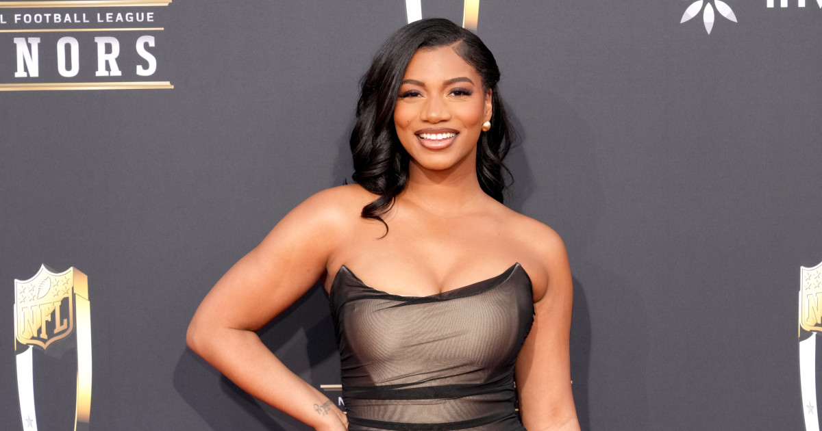 NBA Reporter Taylor Rooks Turns Heads With Outfit During Lakers Game - The Spun