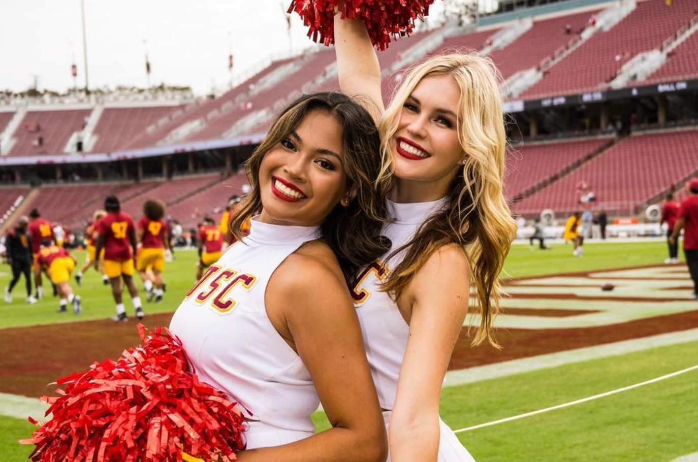 USC Trojans Cheerleader Goes Viral With Swimsuit Photo - The Spun