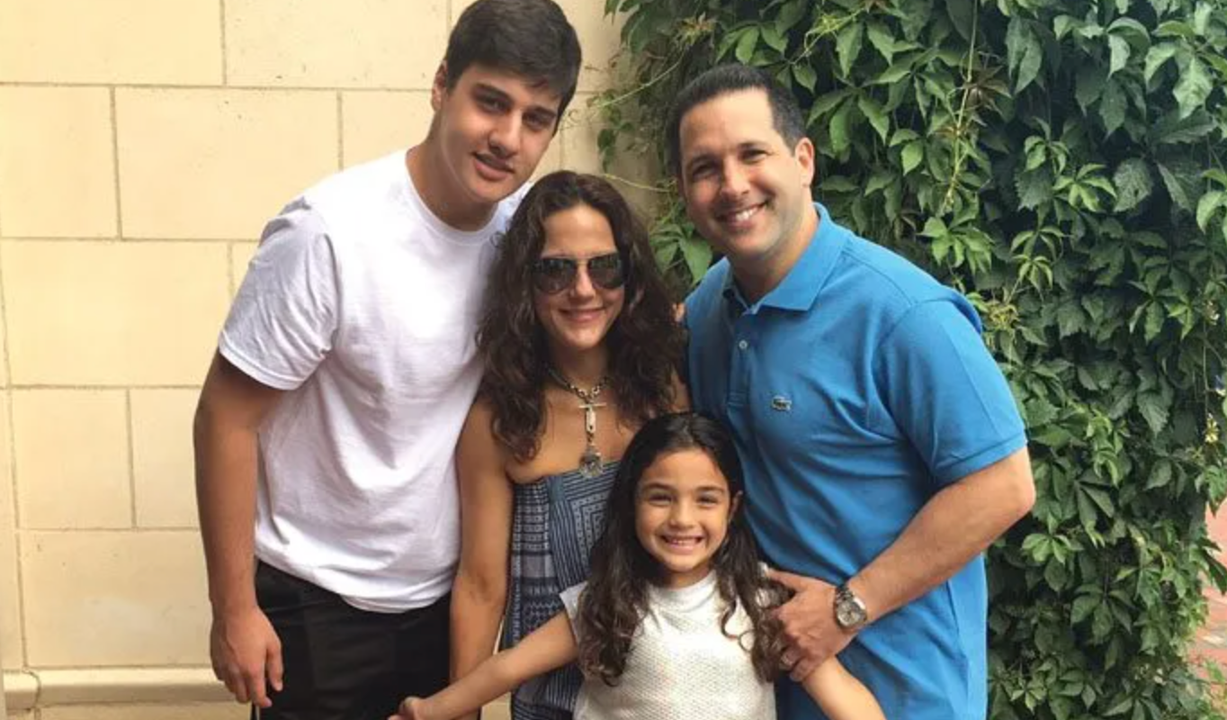 NFL Fans Thinking Of Adam Schefter's Family During Travel Nightmare ...