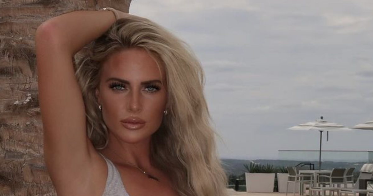 'World's Hottest Softball Player' Goes Viral For Stunning Pool Photo ...