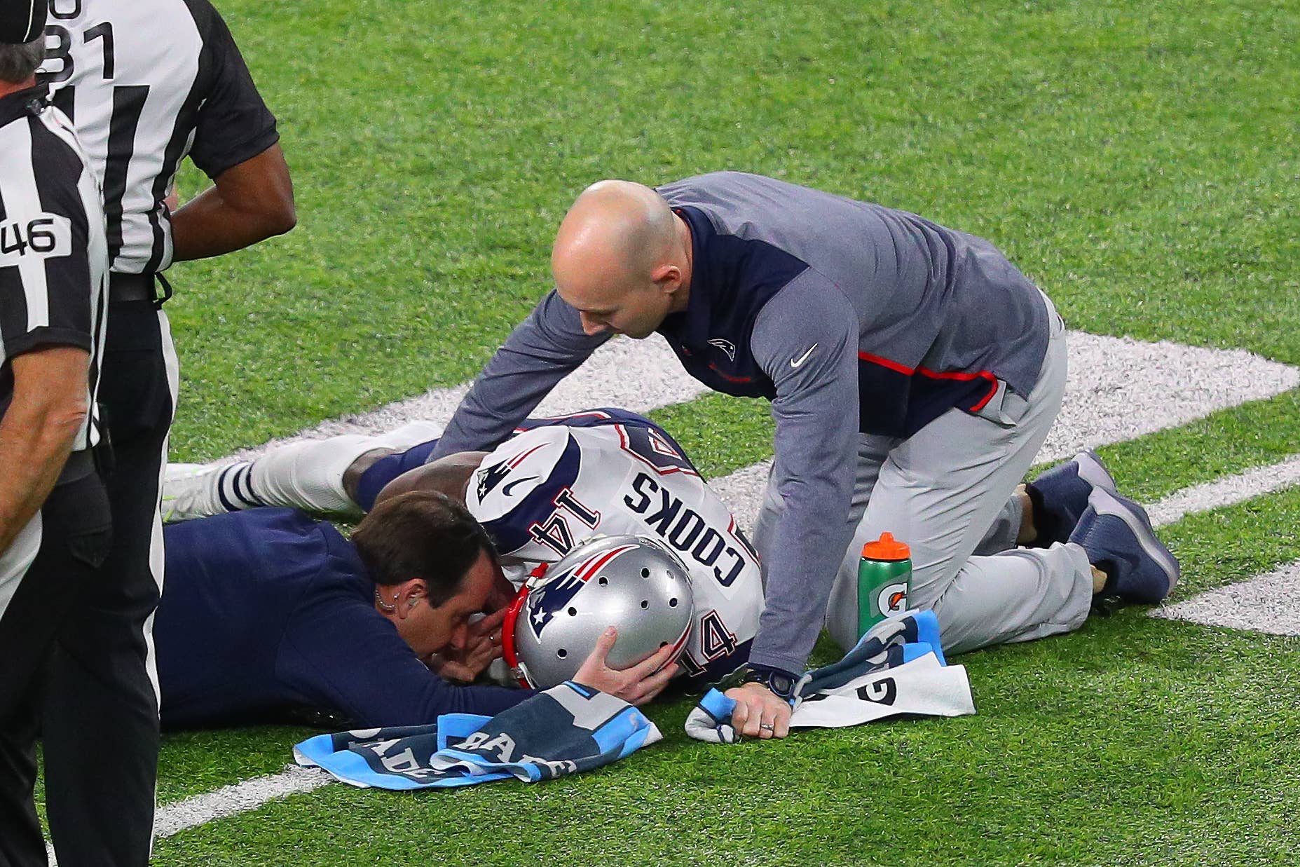 NFL Fans Saddened By Death Of Longtime Team Doctor - The Spun