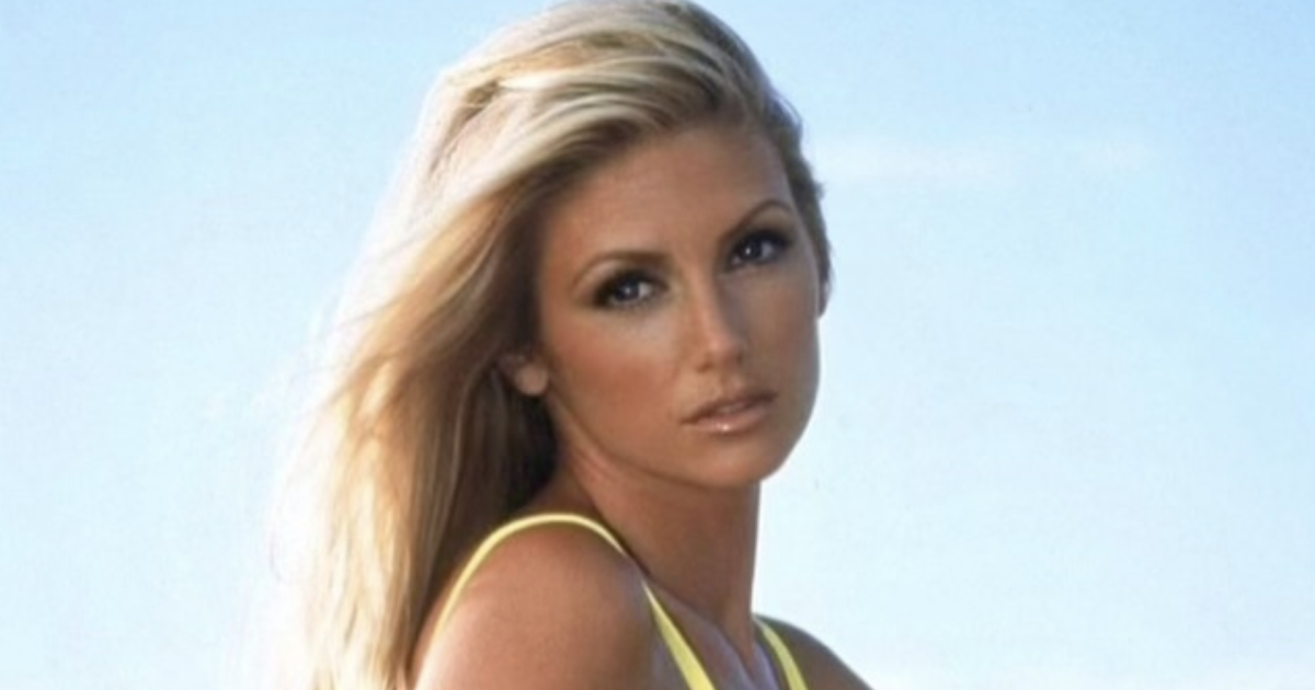 Former 'Baywatch' Star Recreates Jaw-Dropping Swimsuit Photo - The Spun