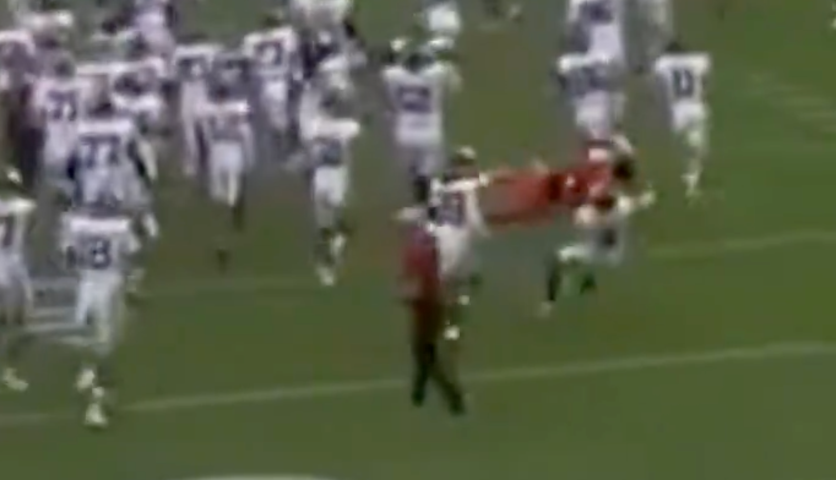 Auburn Cheerleader Accidentally Knocked Out Oklahoma Player - The Spun