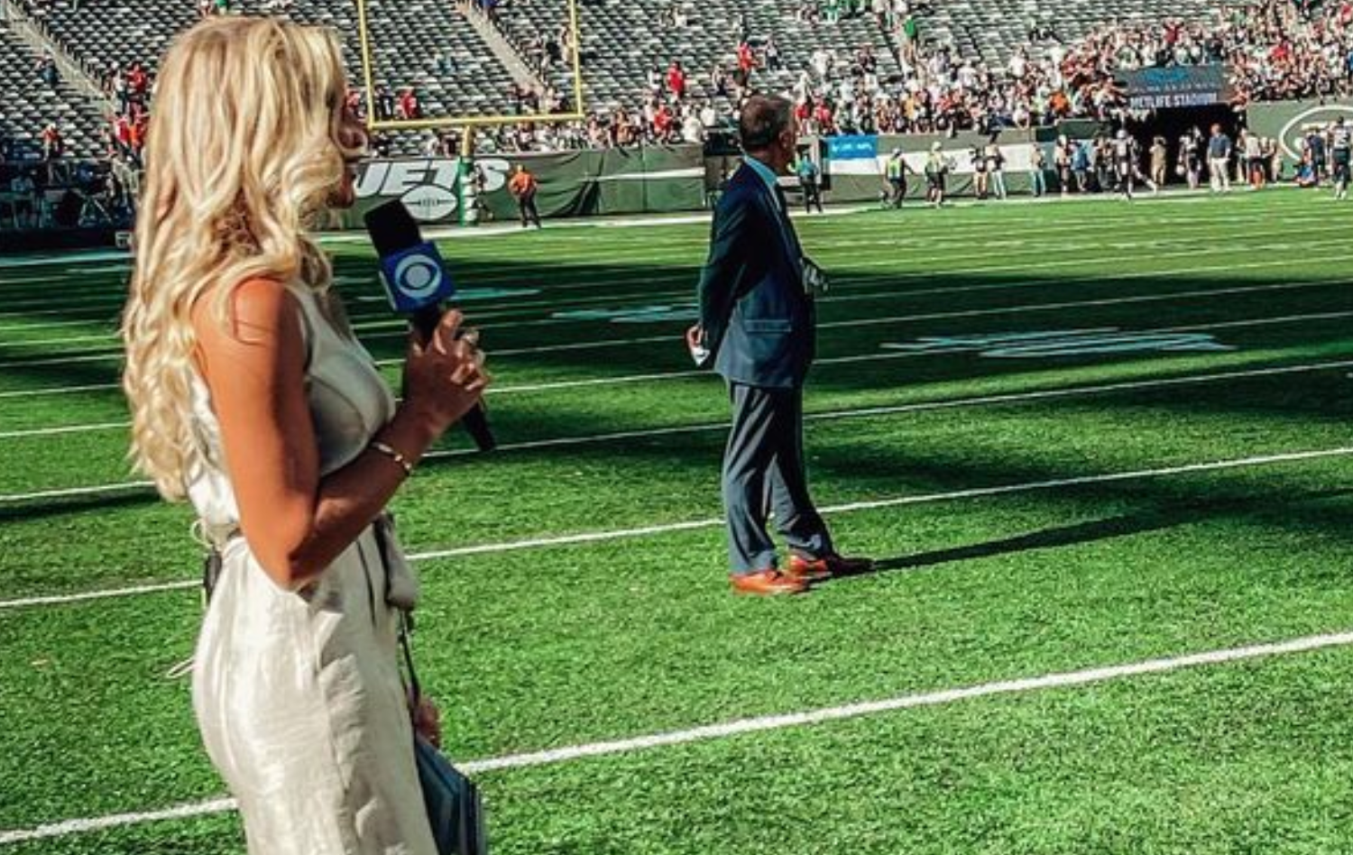 CBS NFL Sideline Reporter Turns Heads With Stunning Week 6 Photos - The ...