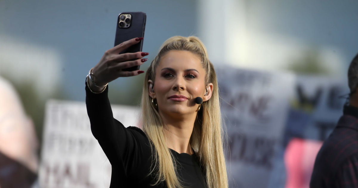 Laura Rutledge Suffered A Slight Wardrobe Malfunction During The ...