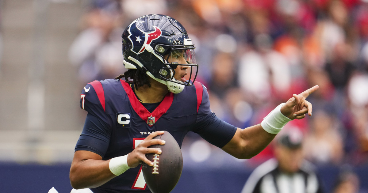 Photo: C.J Stroud, Mom Celebrate Emotional Week 18 Win - The Spun