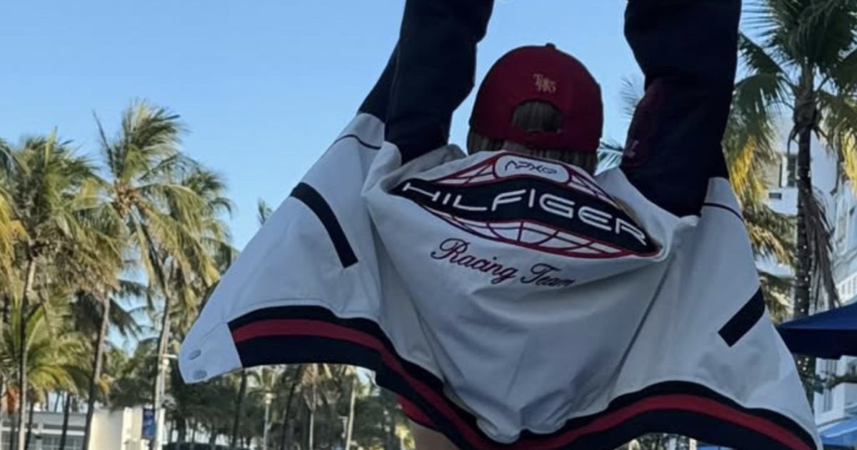 Sports Illustrated Swimsuit Model's Formula 1 Photo Goes Viral - The Spun