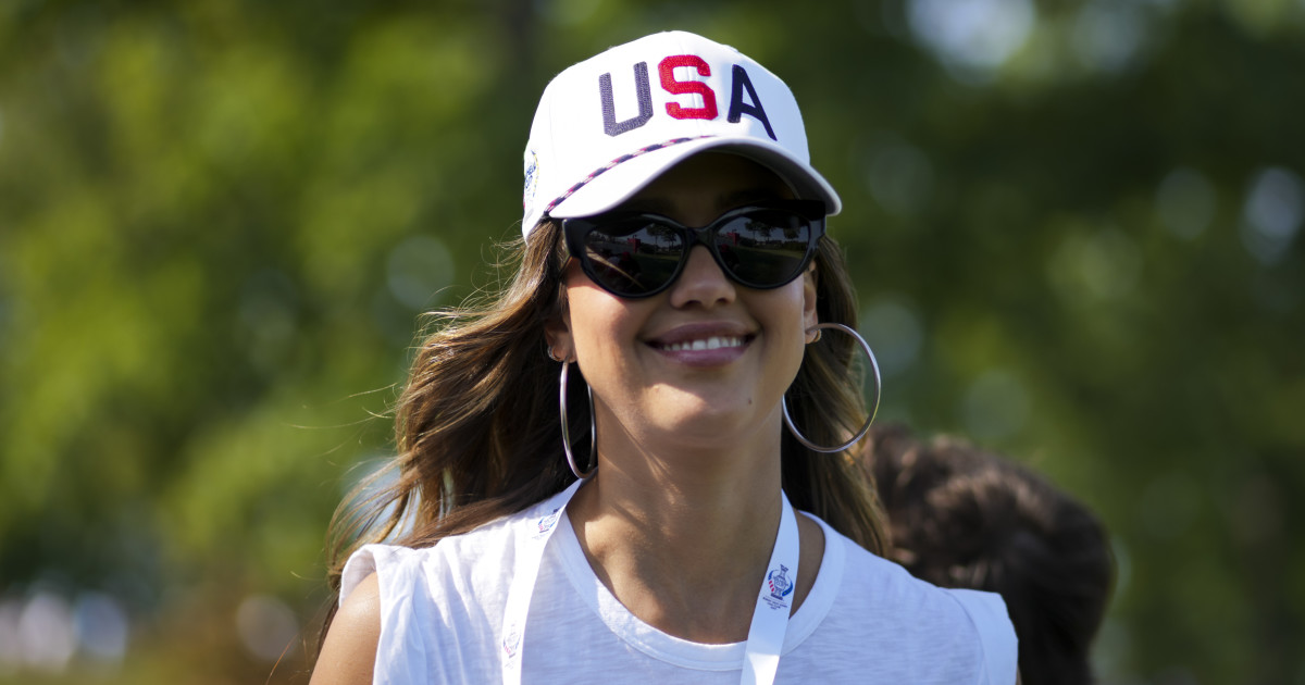 Jessica Alba Taking Heat For 'Inappropriate' Golf Course Outfit - The Spun