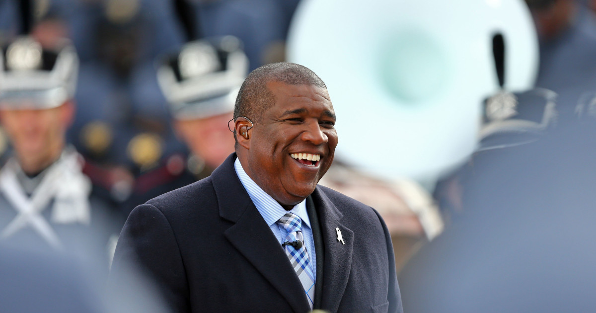 NFL Host Curt Menefee Announces He's Leaving Daily TV Job - The Spun