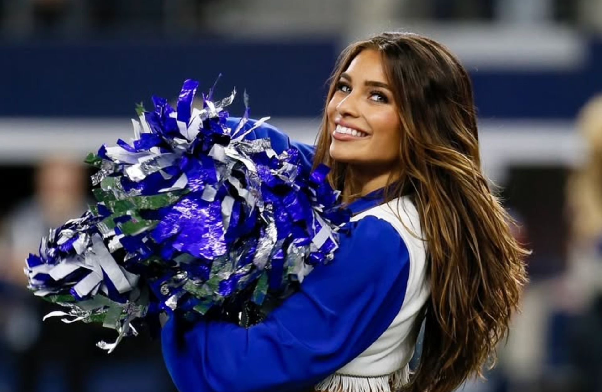 'Perfect' Dallas Cowboys Cheerleader Turns Heads At The Gym - The Spun