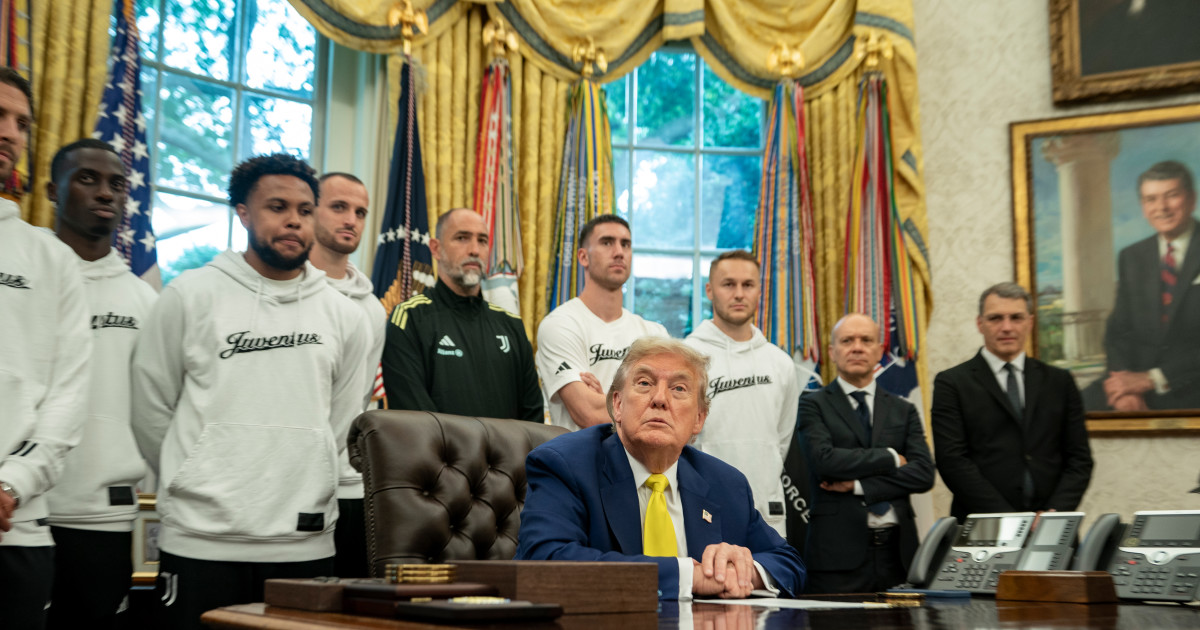 USMNT Star's Reaction To Seeing President Trump Goes Viral - The Spun