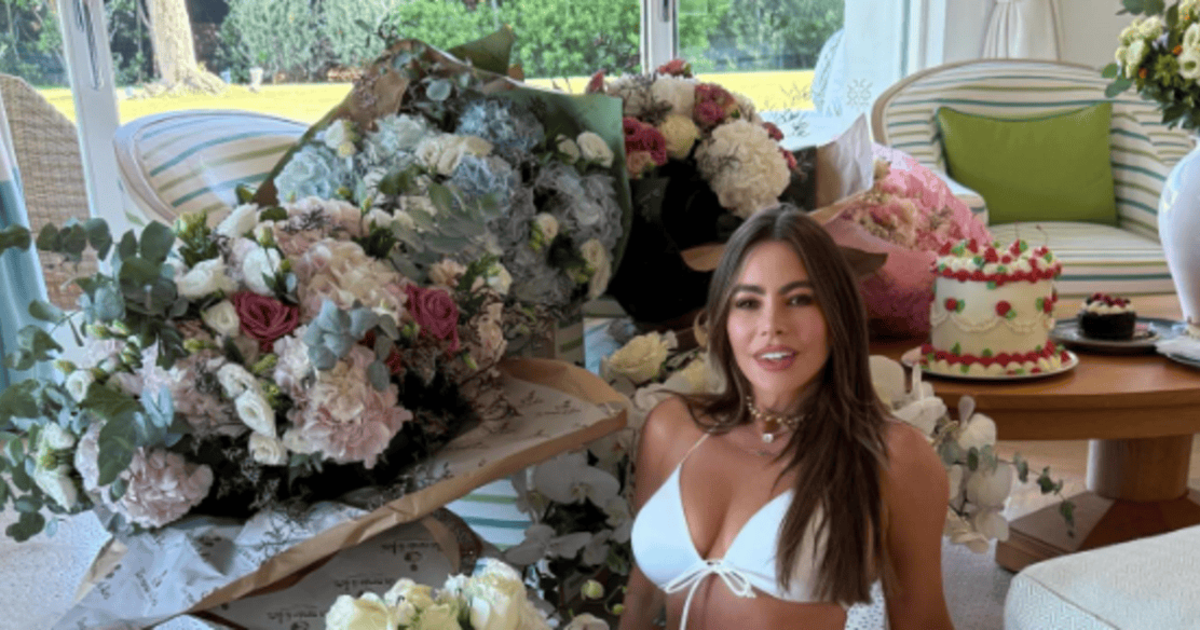 'Wow' - Sofia Vergara Poses In Tiny Swimsuit For 53rd Birthday - The Spun