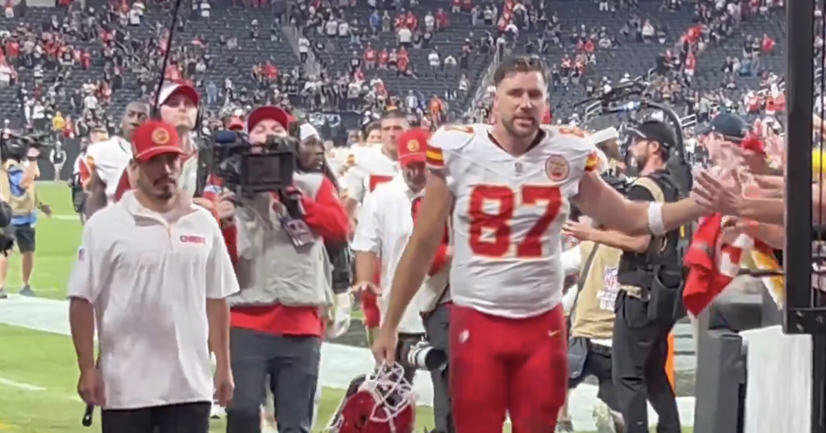 Mics Caught Travis Kelce's 4-Word Trash Talk After Sunday's Rivalry Win - The Spun
