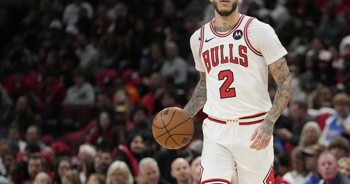 Basketball Fans React To Shocking Lonzo Ball Trade - The Spun