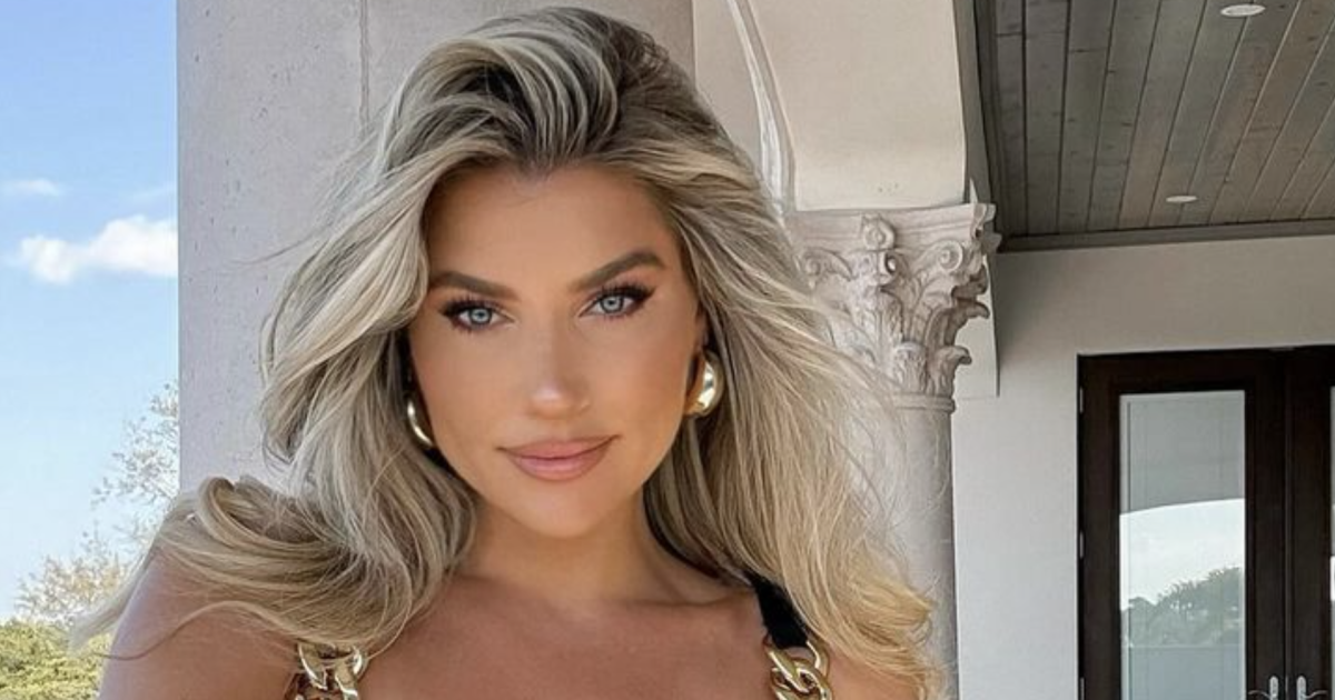 NFL Sideline Reporter Melanie Collins Shared Sizzling Swimsuit Photo ...