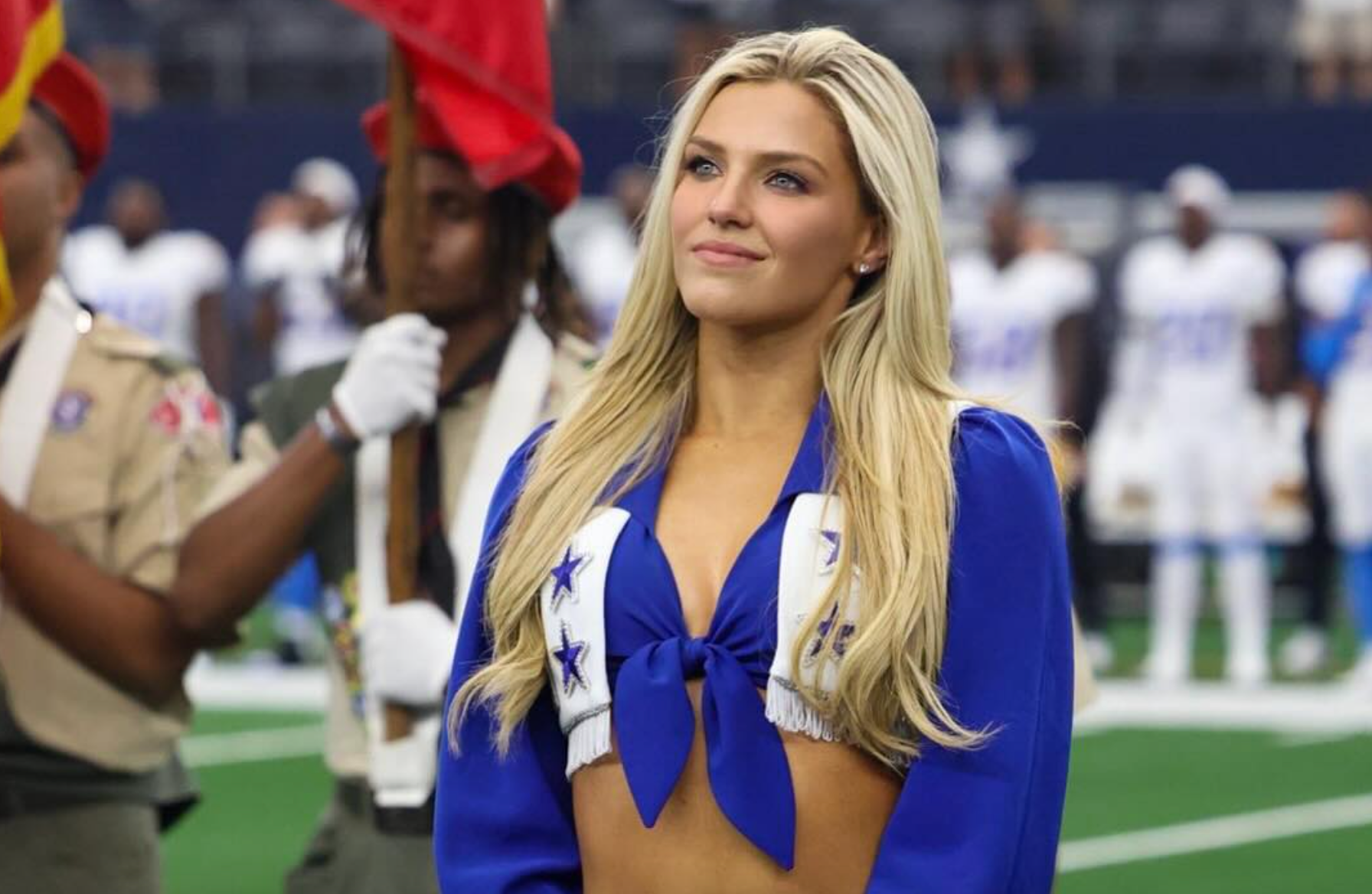 Dallas Cowboys Cheerleader Goes Viral During National Anthem Sunday ...