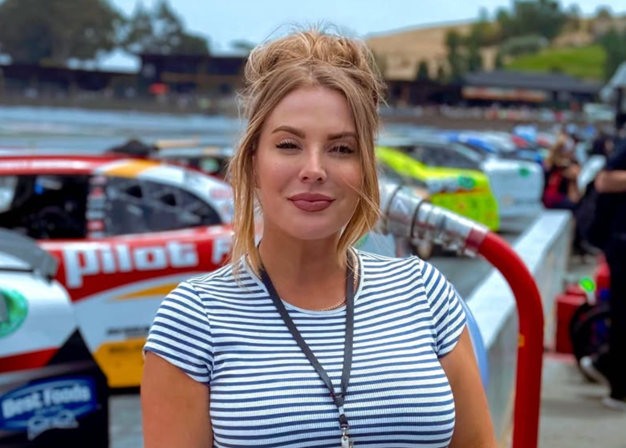 NASCAR Reporter Kaitlyn Vincie Turns Heads At Awards Show - The Spun