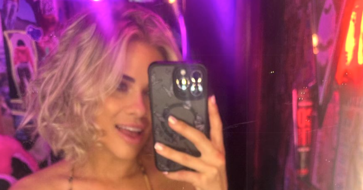 Former UFC Star Paige VanZant Turns Heads With Swimsuit Photo - The Spun