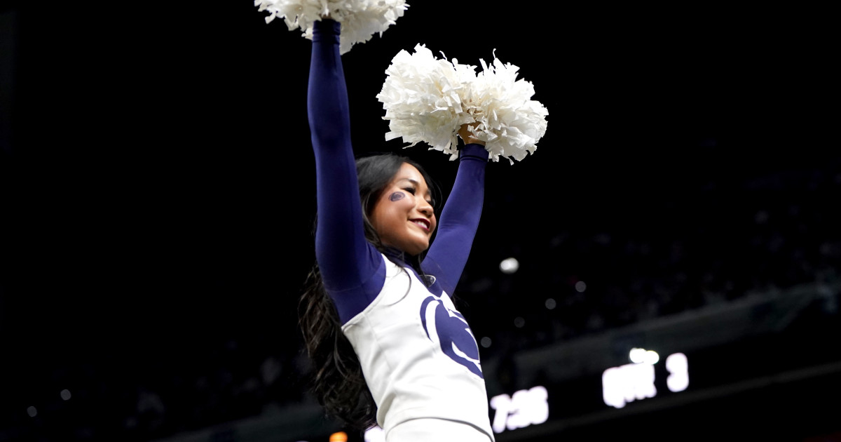 'Stunning' Penn State Cheerleader Turns Heads During College Football ...
