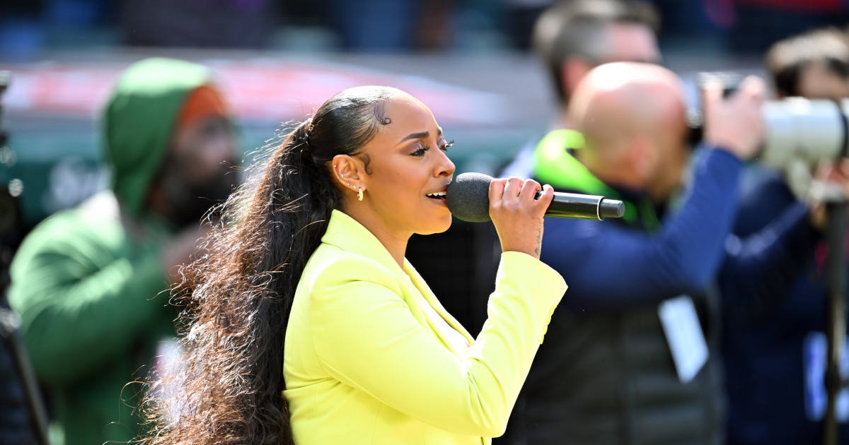 National Anthem Singer Norelle Simpson Turns Heads During Bengals ...