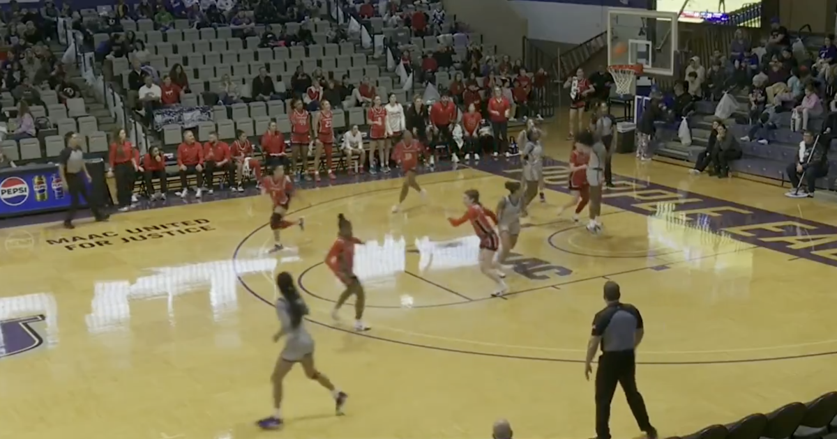 ESPN Announcers Ignored Most Embarrassing Moment Of College Basketball ...