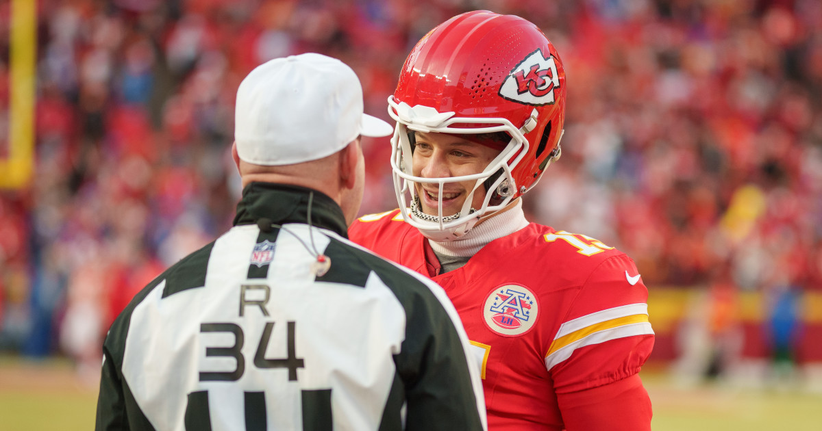 NFL Fans Are Fed Up With Referee Treatment Of Patrick Mahomes - The Spun