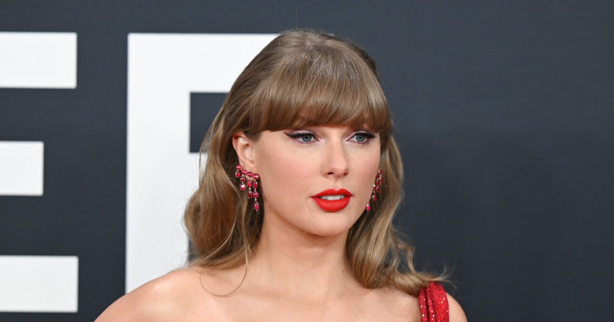 Taylor Swift One Step Closer To Headlining Super Bowl Halftime Show - The Spun