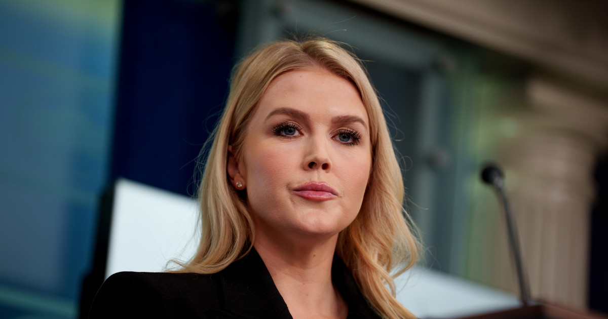 White House Press Secretary Turns Heads With Her Green Outfit - The Spun