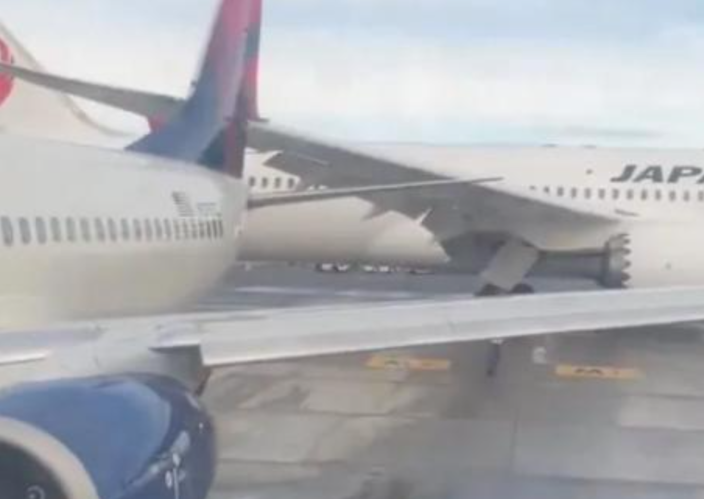 Video: Two Planes Collide At U.S. Airport On Wednesday Morning - The Spun