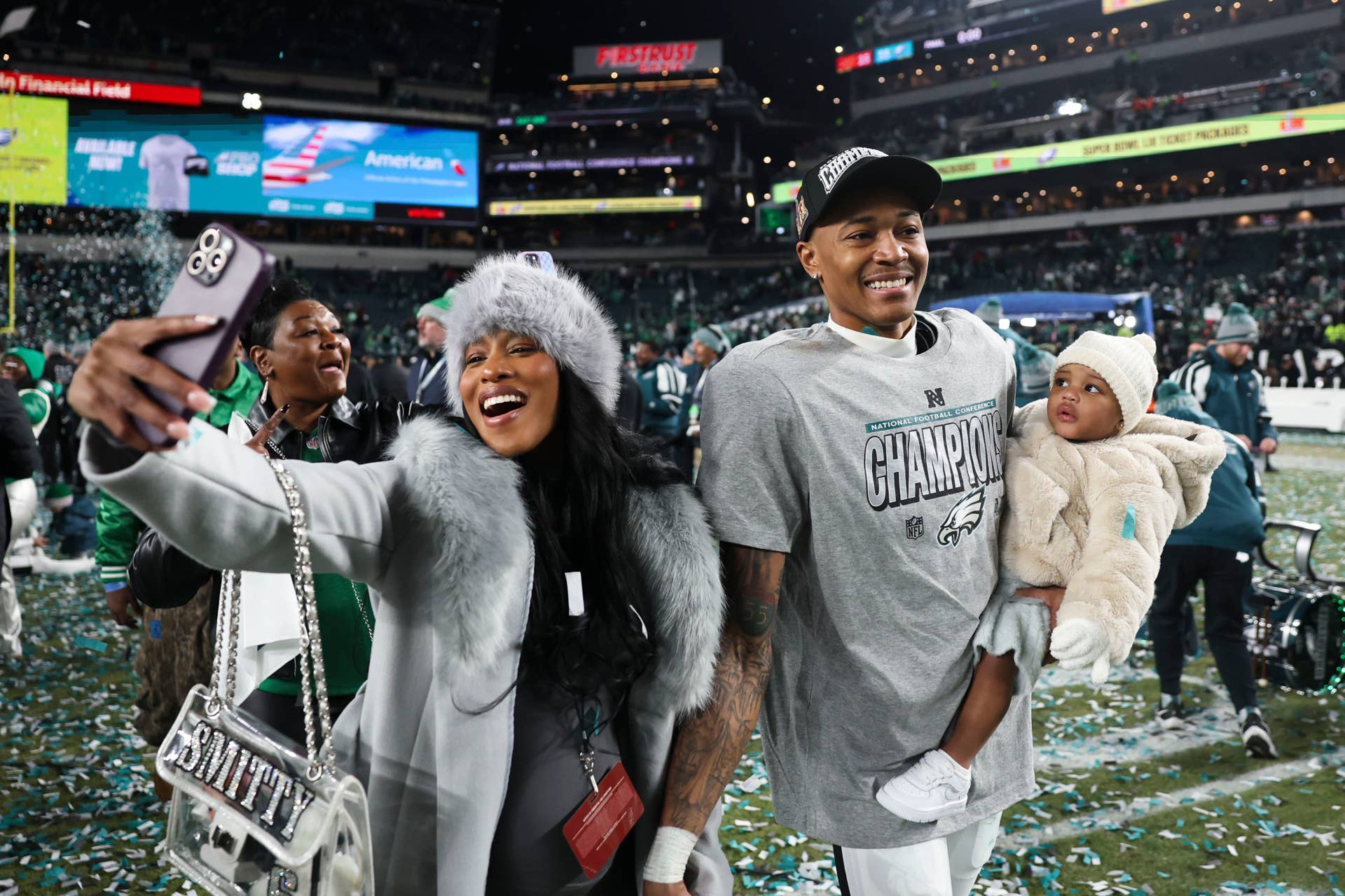 DeVonta Smith's Longtime Girlfriend Turning Heads During Eagles' Super ...