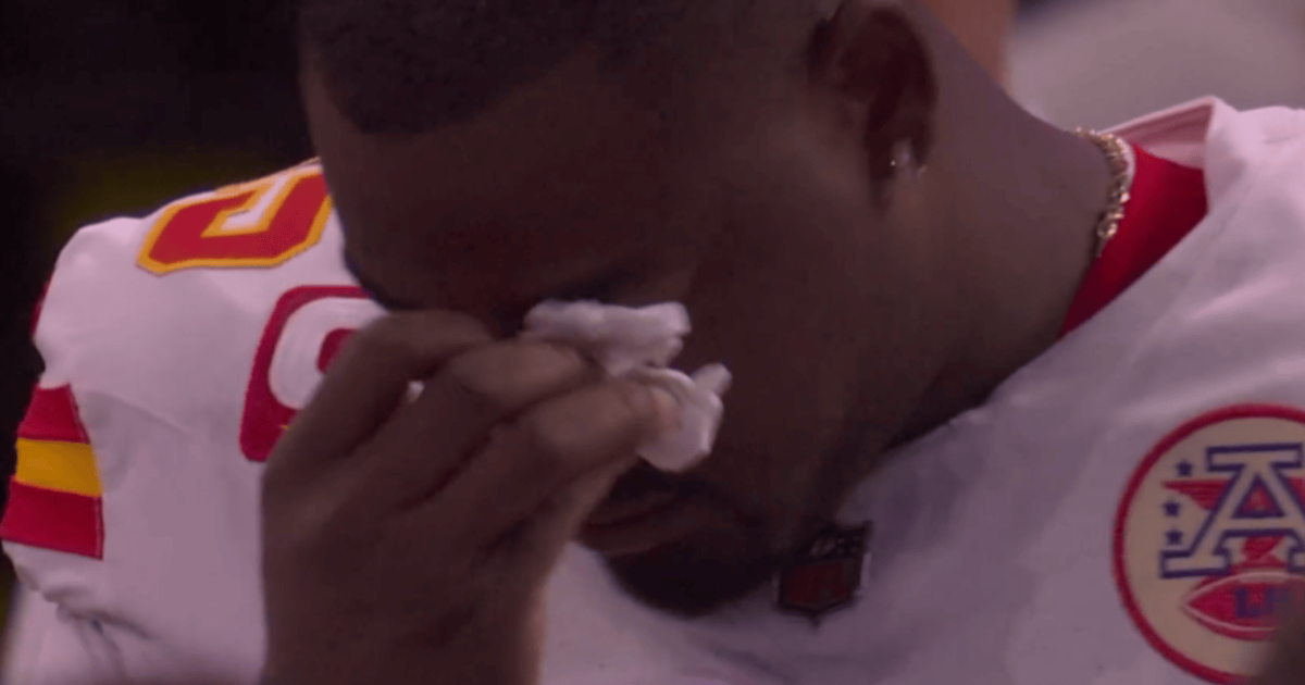 Kansas City Chiefs Star Cries During Super Bowl National Anthem - The Spun