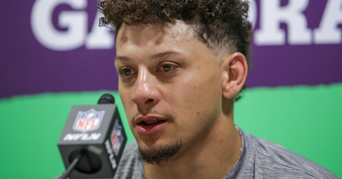 NFL Fans React To Patrick Mahomes Changing His Haircut - The Spun