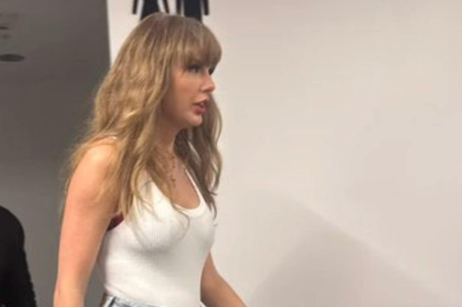 Photo Of Taylor Swift In Bathroom At Super Bowl 59 Saddens Fans - The Spun