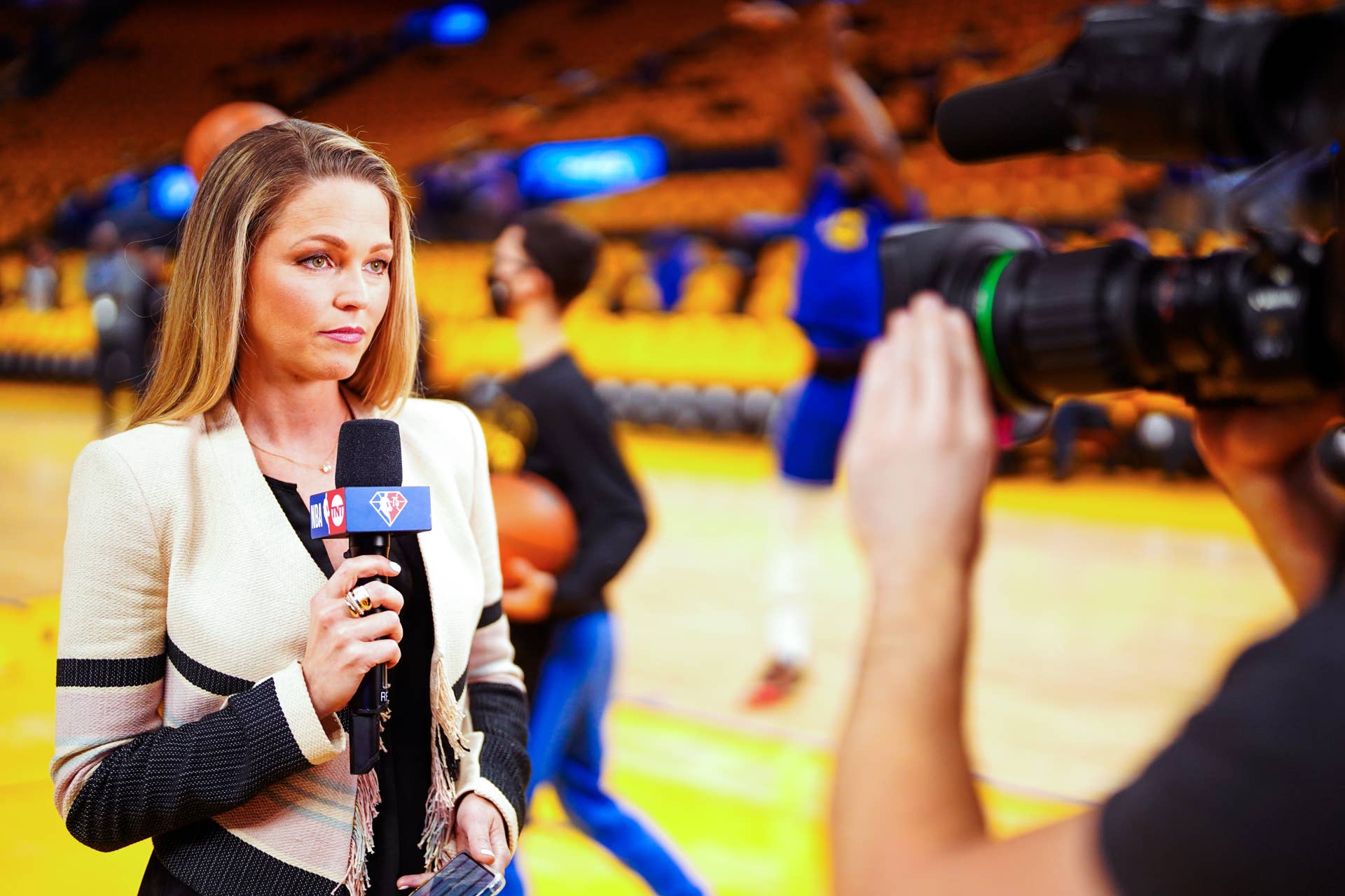 NBA Sideline Reporter Allie LaForce Turns Heads During Lakers Game ...