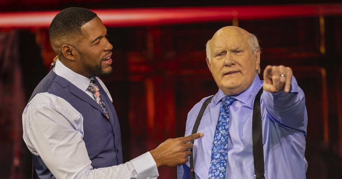 Michael Strahan Apologizes After Incorrectly Calling Out Terry Bradshaw ...