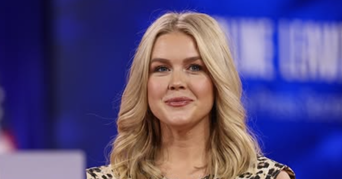 'Wow' - President Trump's Press Secretary Turns Heads In New Dress ...