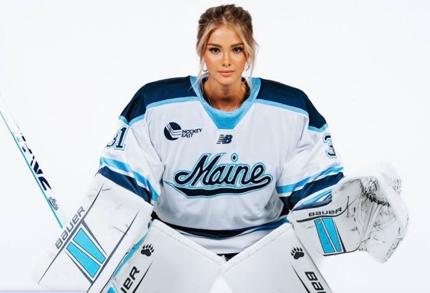 'Stunning' Hockey Goalie Posts Jaw-Dropping Swimsuit Photo - The Spun