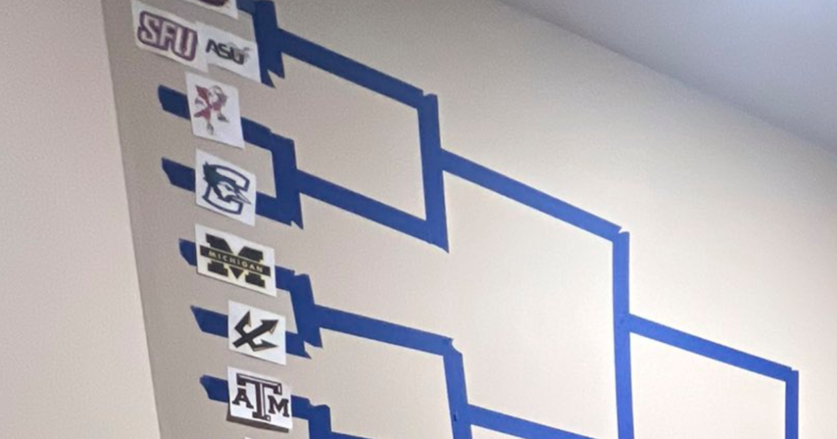 College Basketball Fan Goes Viral For Epic March Madness Setup - The Spun