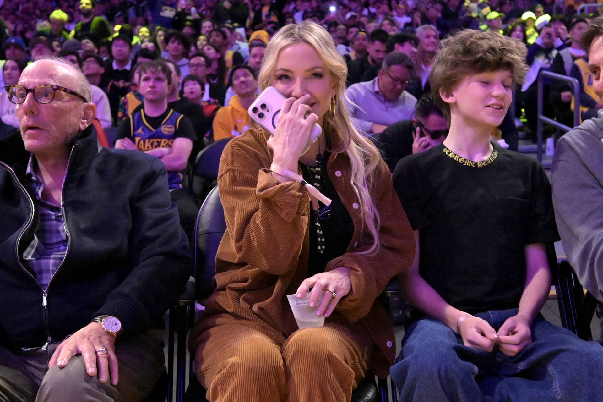 Fans Go Crazy As Kate Hudson Attends Lakers Game - Currently Starring ...