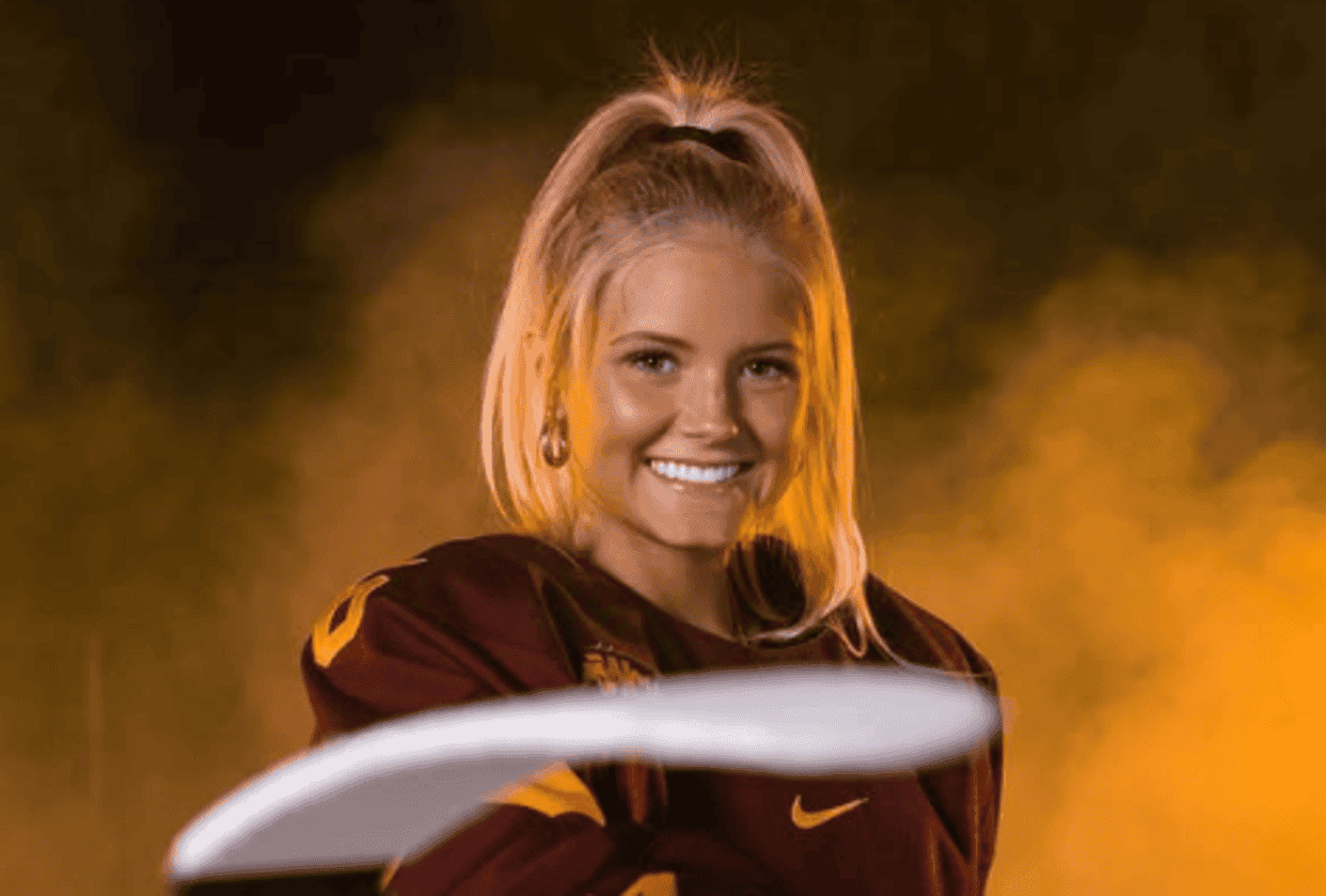 Stunning Hockey Player Shares Jaw Dropping Swimsuit Photo The Spun