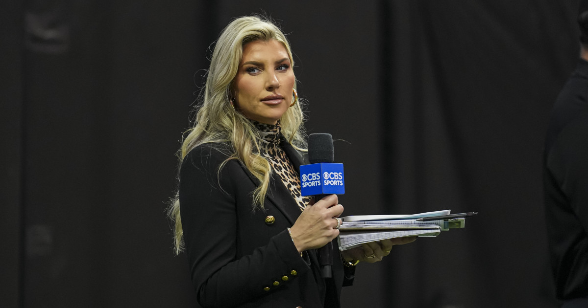 NFL Sideline Reporter Melanie Collins Goes Viral In 'Gorgeous' Outfit ...