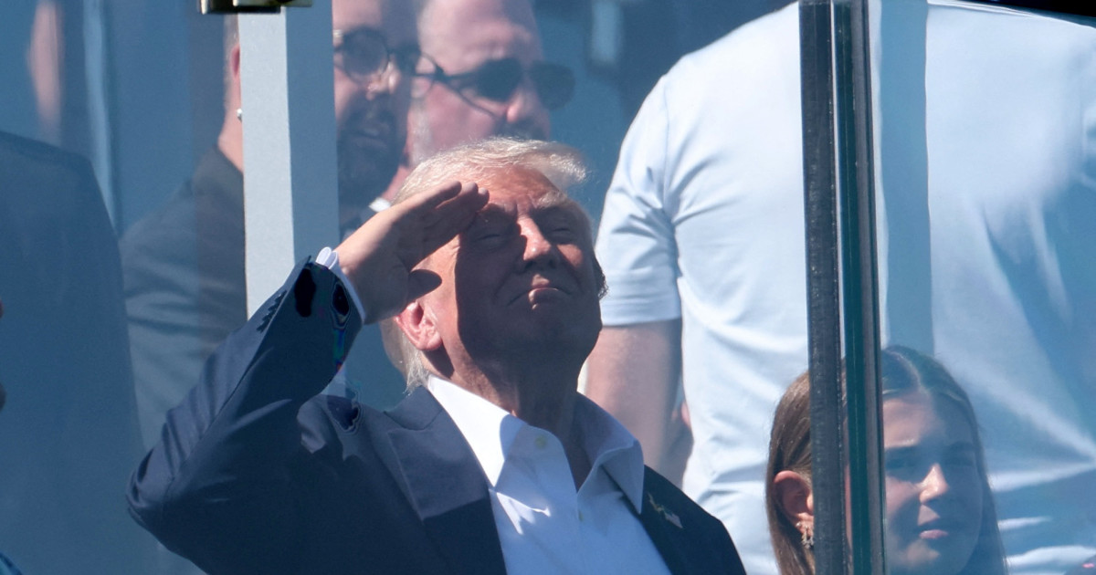 President Trump Is Getting Made Fun Of For What He Wore To Ryder Cup ...