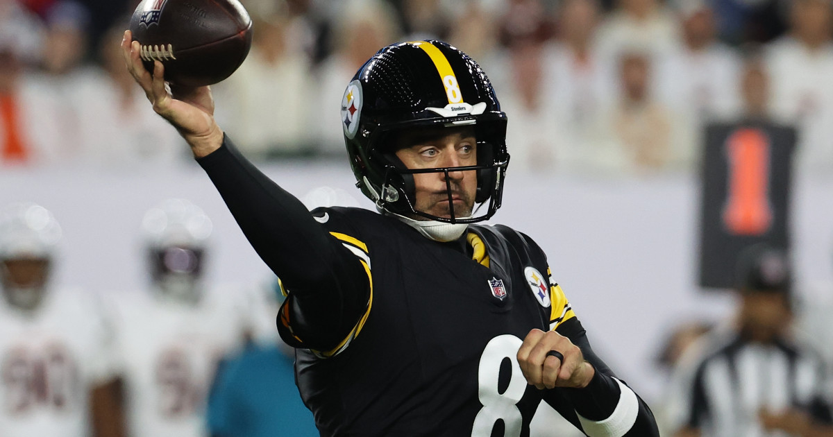 Aaron Rodgers' Mystery Wife Missing From Team Holiday Photos - The Spun