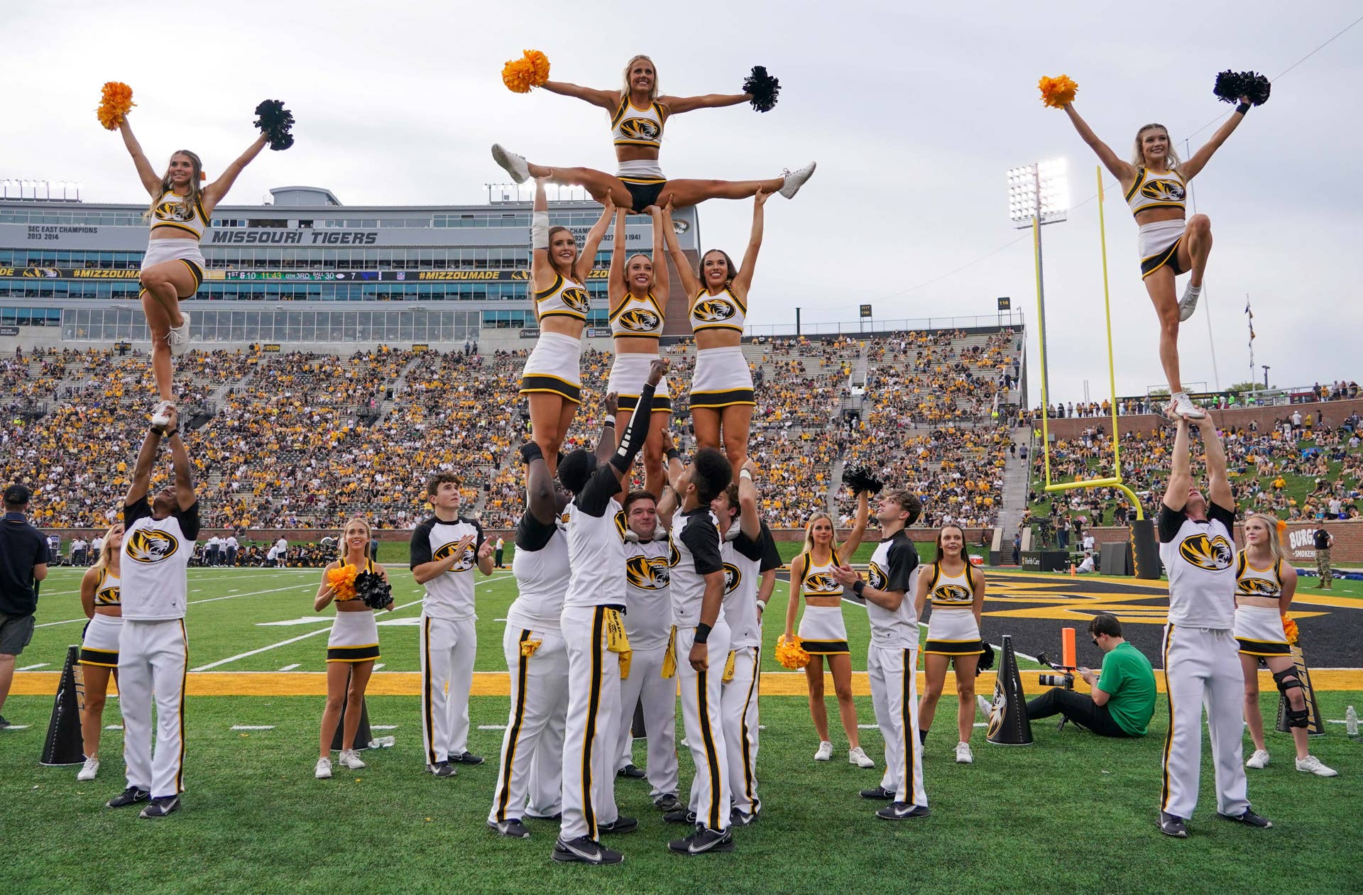 Prayers Pouring In After Former College Football Cheerleader Dies At 24 ...