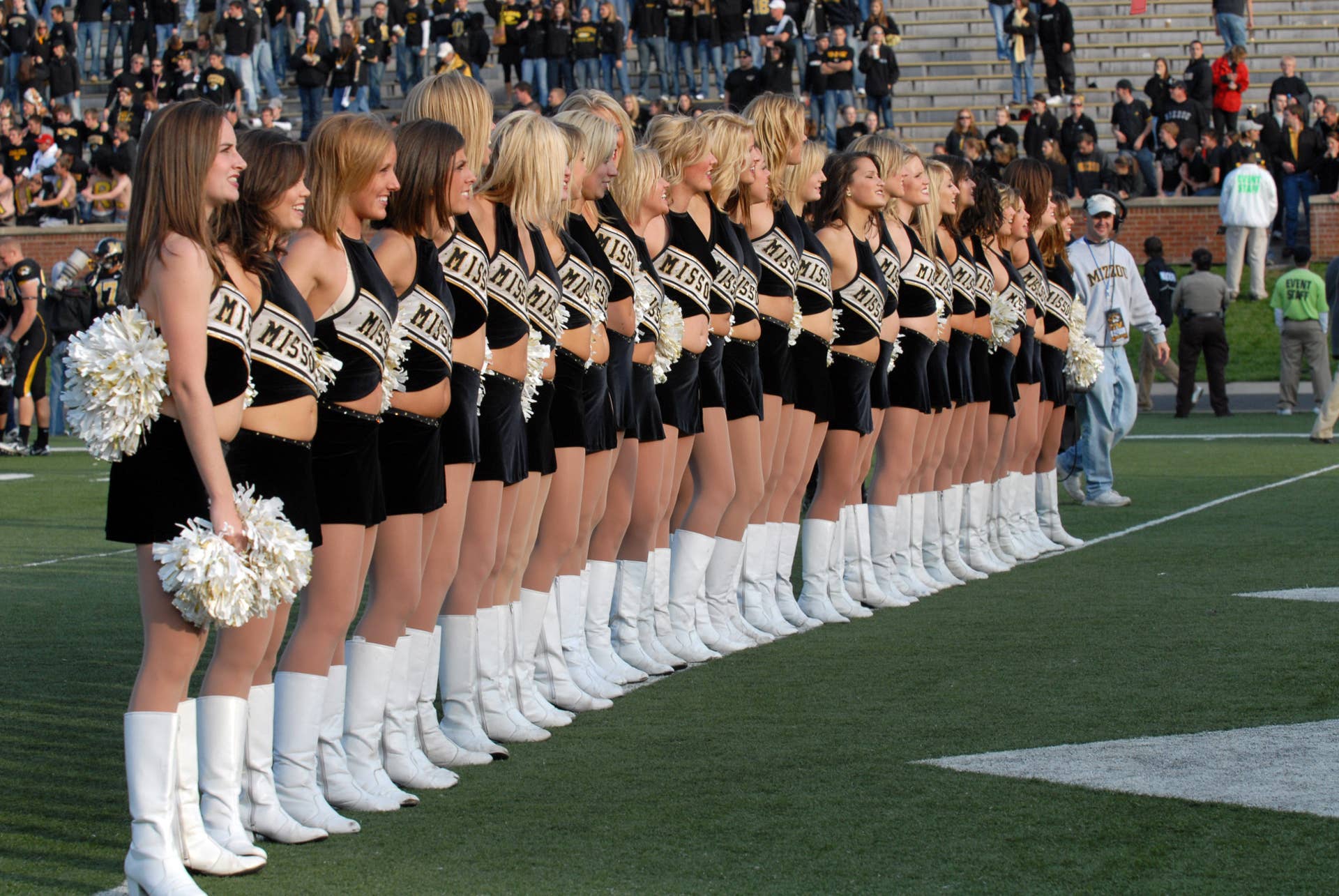 Beloved Former College Football Cheerleader Dead At 24 - The Spun