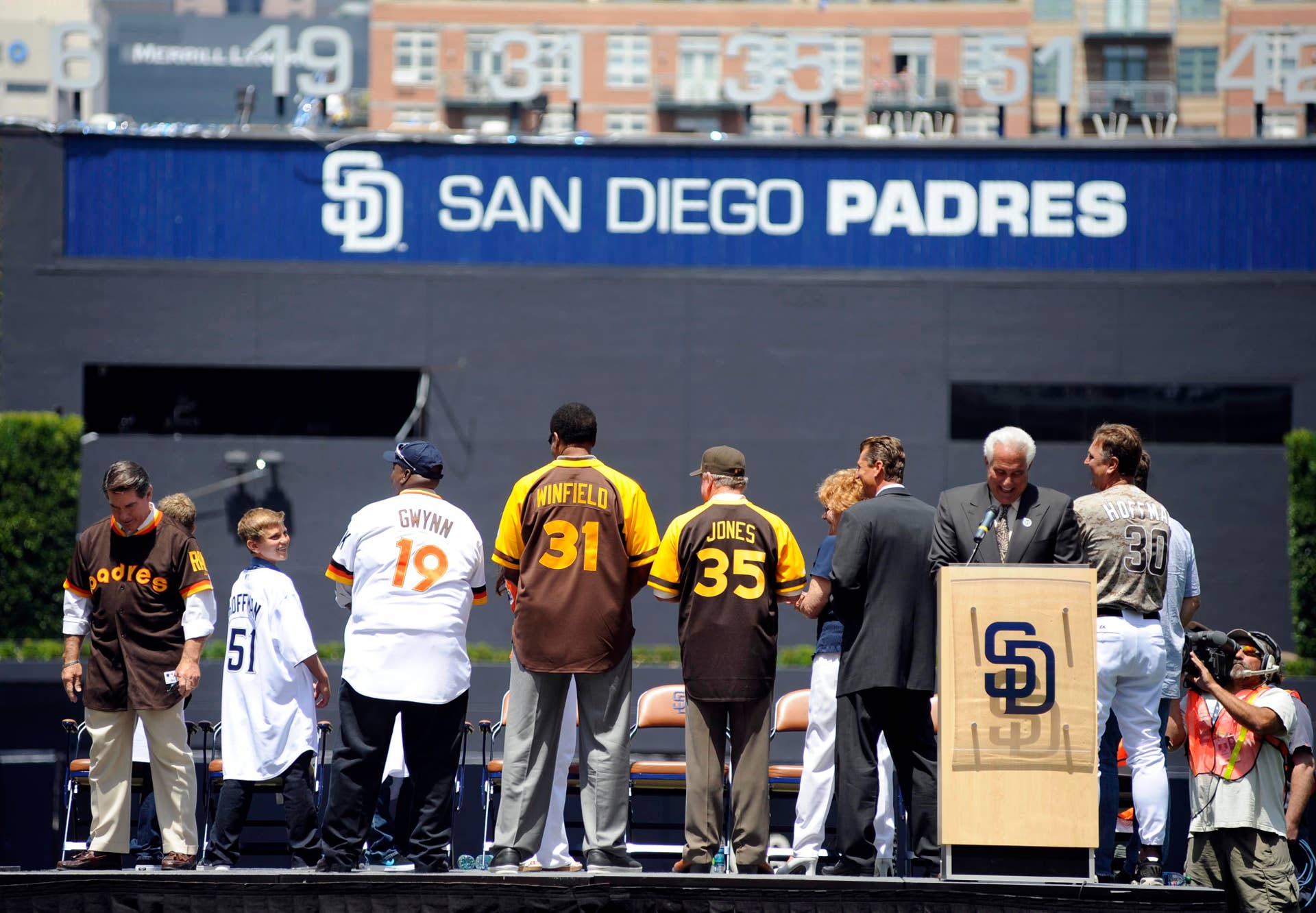 MLB Community Heartbroken Over Death Of San Diego Padres Legend - The Spun