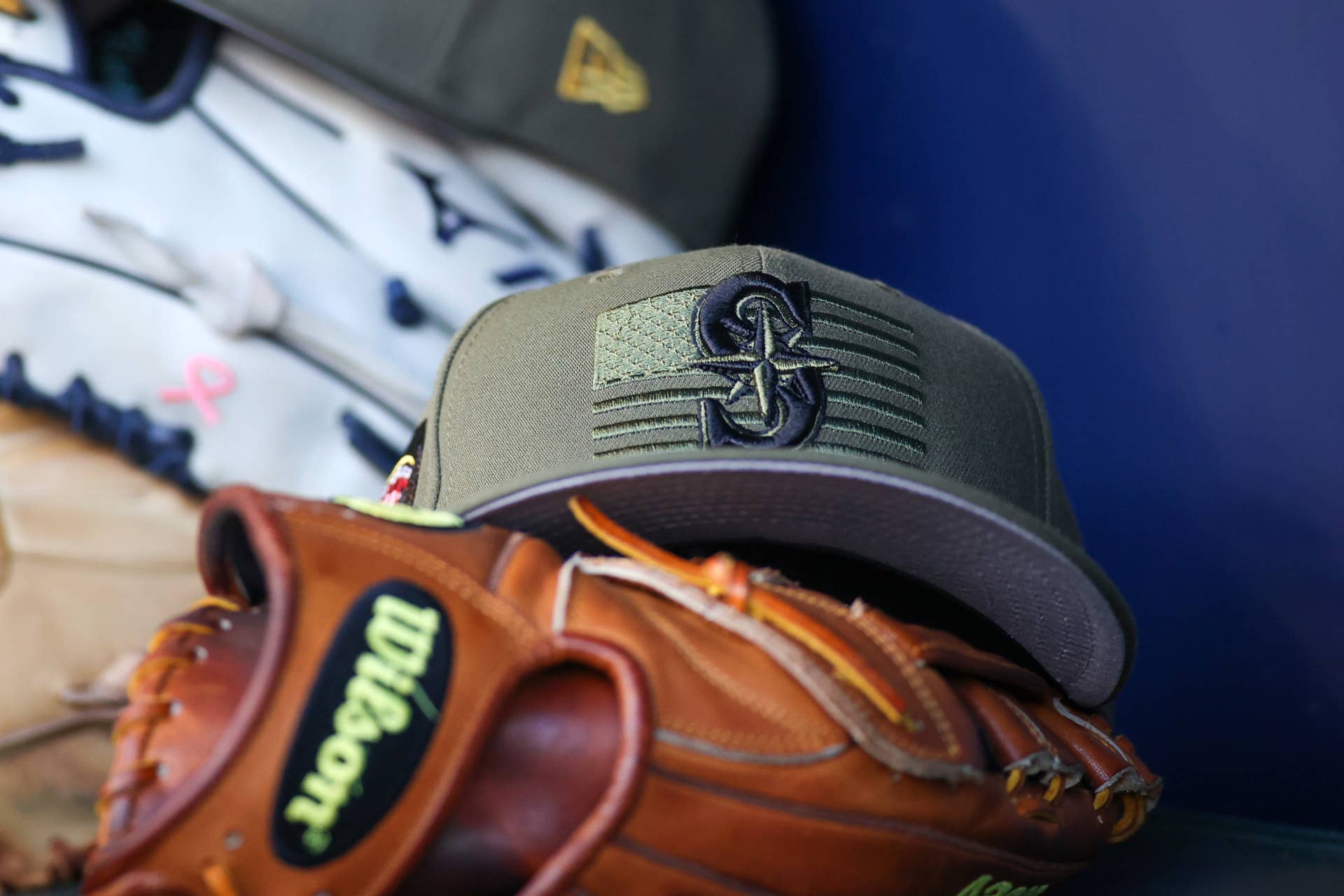 Beloved Former Seattle Mariners Pitcher Has Died At 61 - The Spun