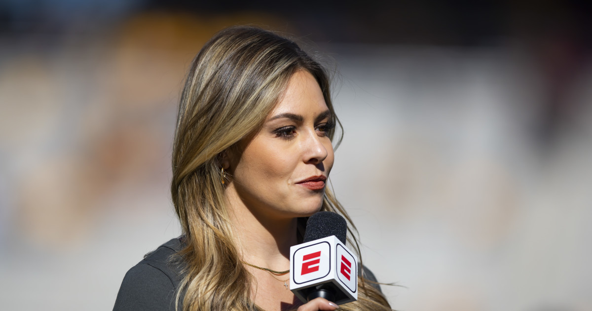 ESPN Sideline Reporter Is Ready For Kickoff At The Cotton Bowl - The Spun